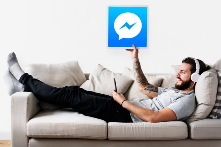 The history of Facebook Messenger: from social network to messaging ...